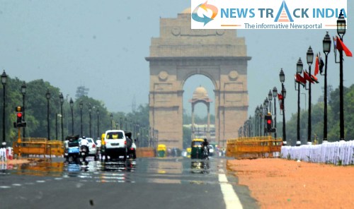 Temperature hits high in New Delhi