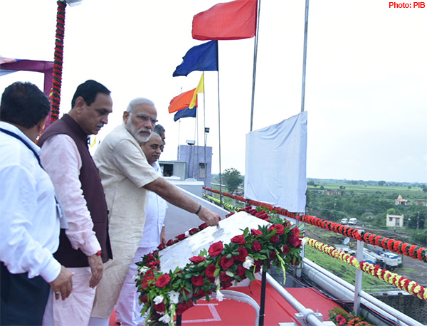 Pm Narendra Modi Releases Water From The Gates