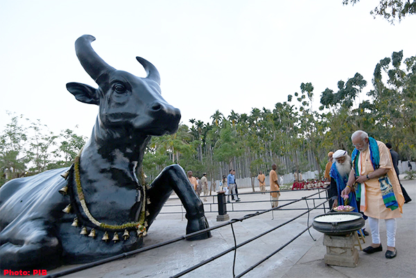 Prime Minister at the unveiling ceremony of 112 feet statue of face of ...